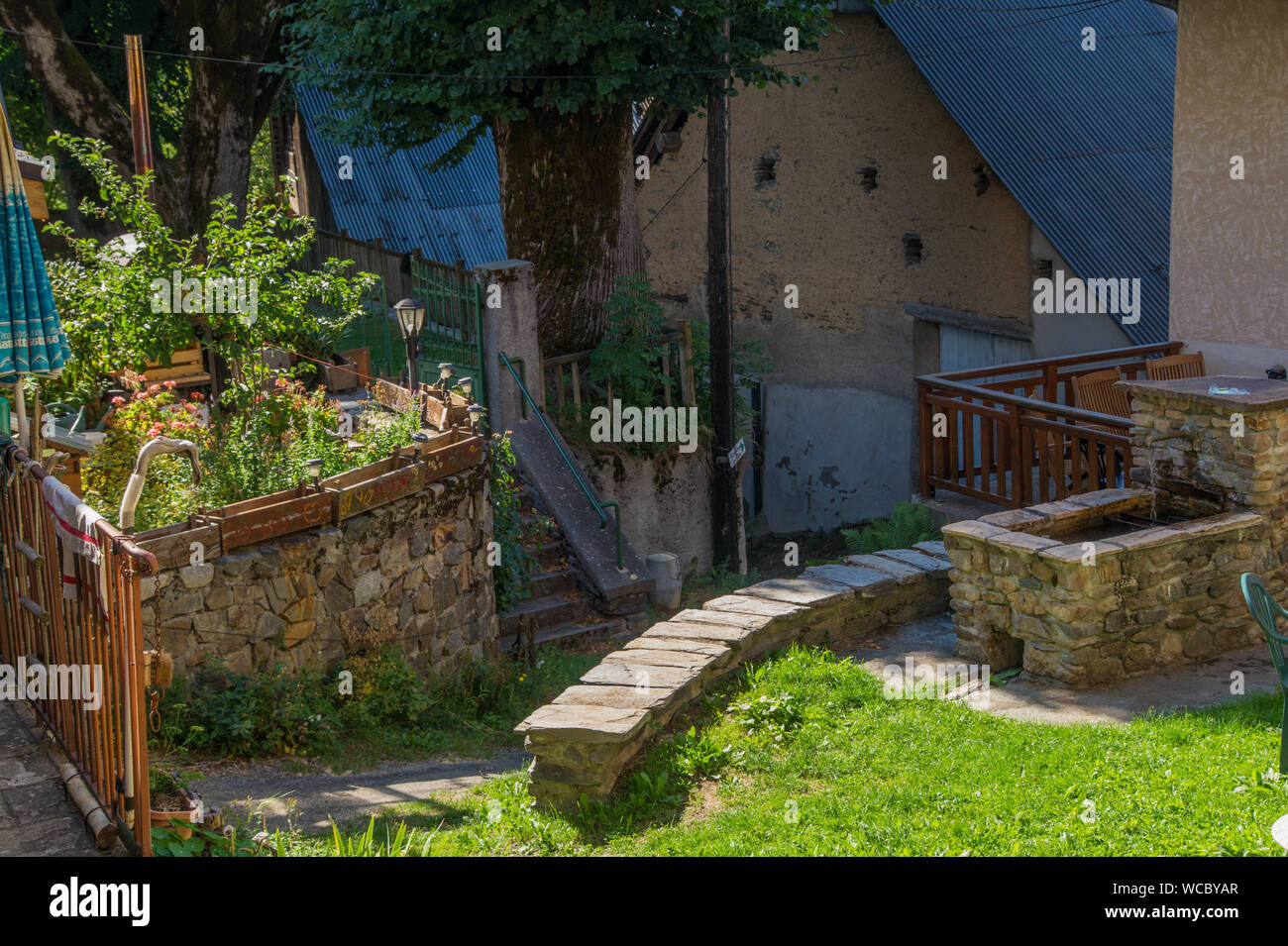 Back view angle hi-res stock photography and images - Alamy