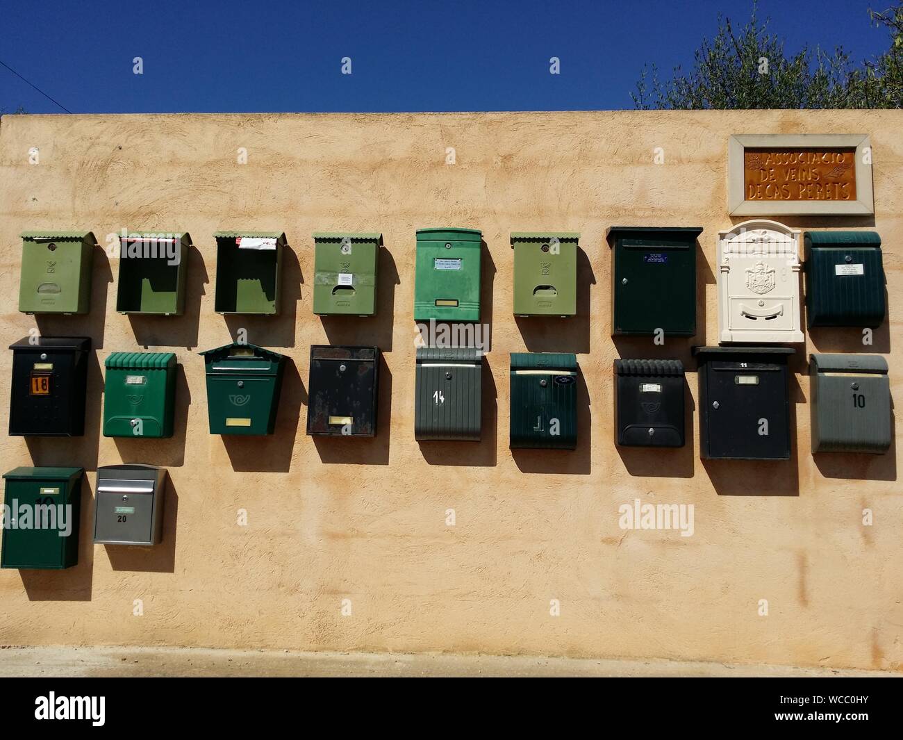 Letterboxes hi-res stock photography and images - Alamy