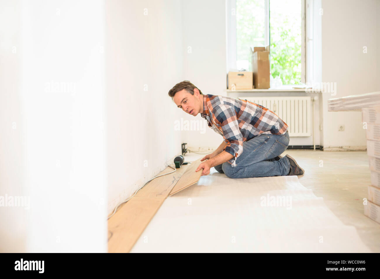 Man kneeling side hi-res stock photography and images - Alamy