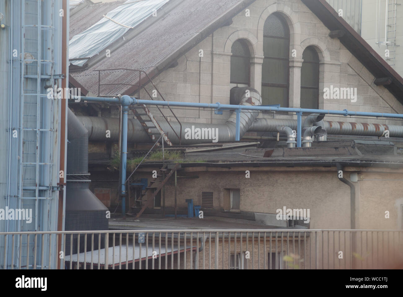 Exterior industrial factory building pipes hi-res stock photography and ...
