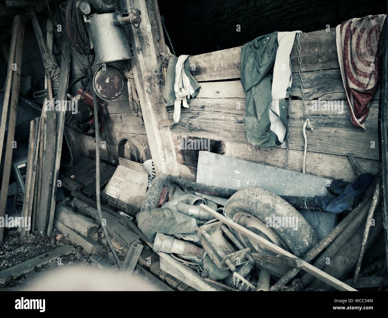 Old run down garage in hi-res stock photography and images - Alamy