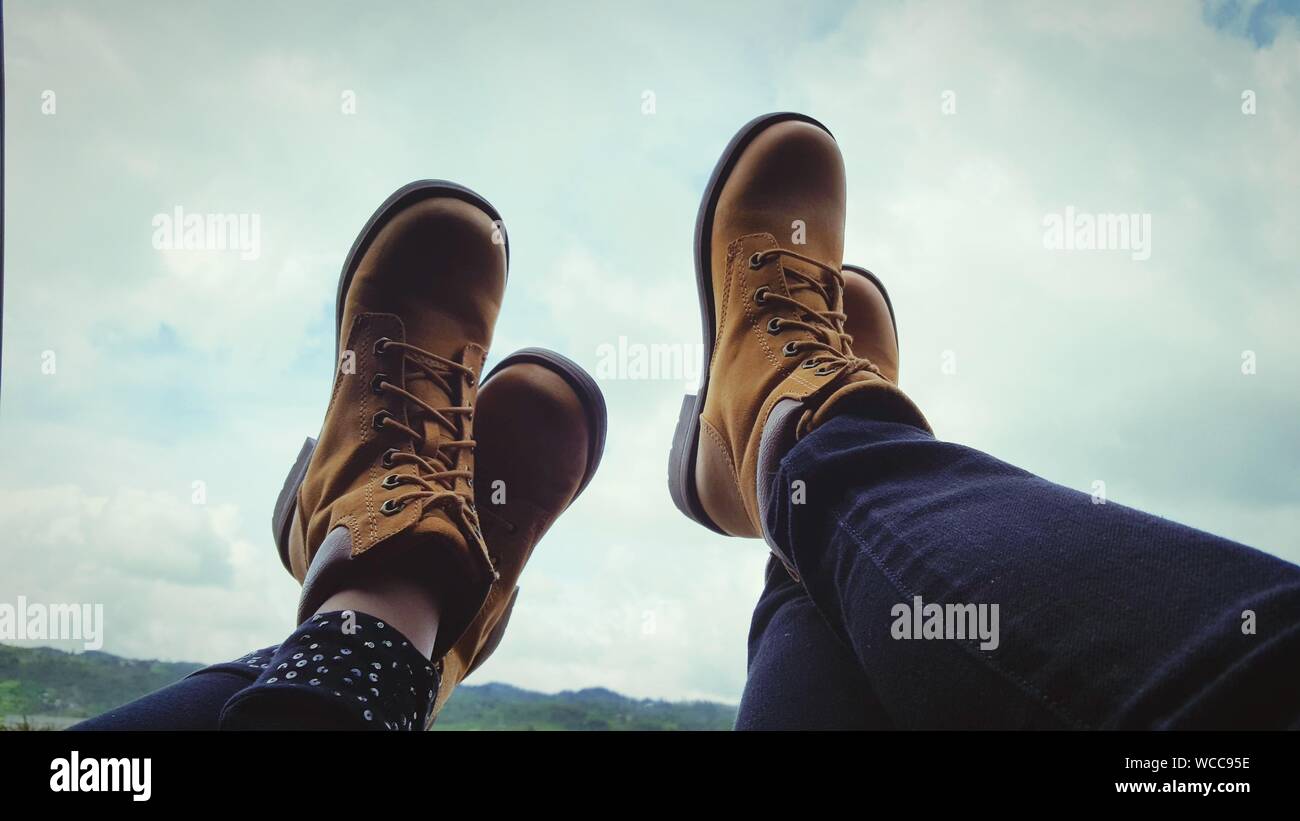 Feet of people hi-res stock photography and images - Alamy