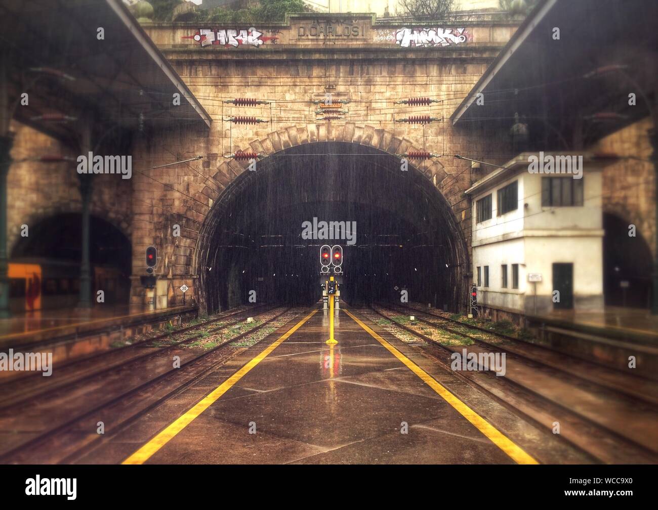 Wet platforms hi-res stock photography and images - Alamy