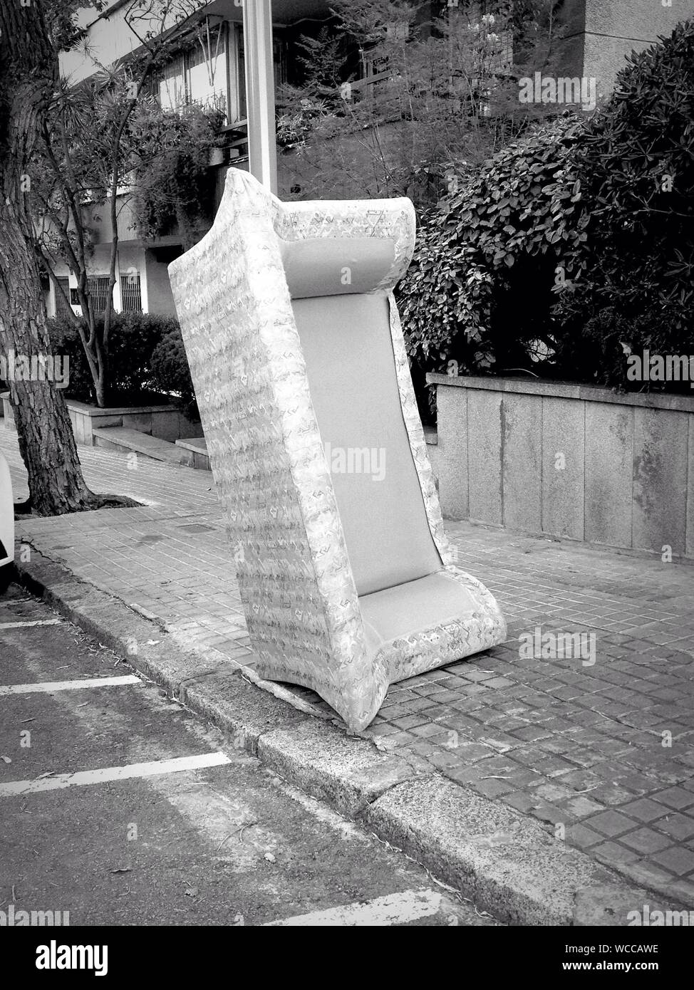 Sofa on street hi-res stock photography and images - Alamy