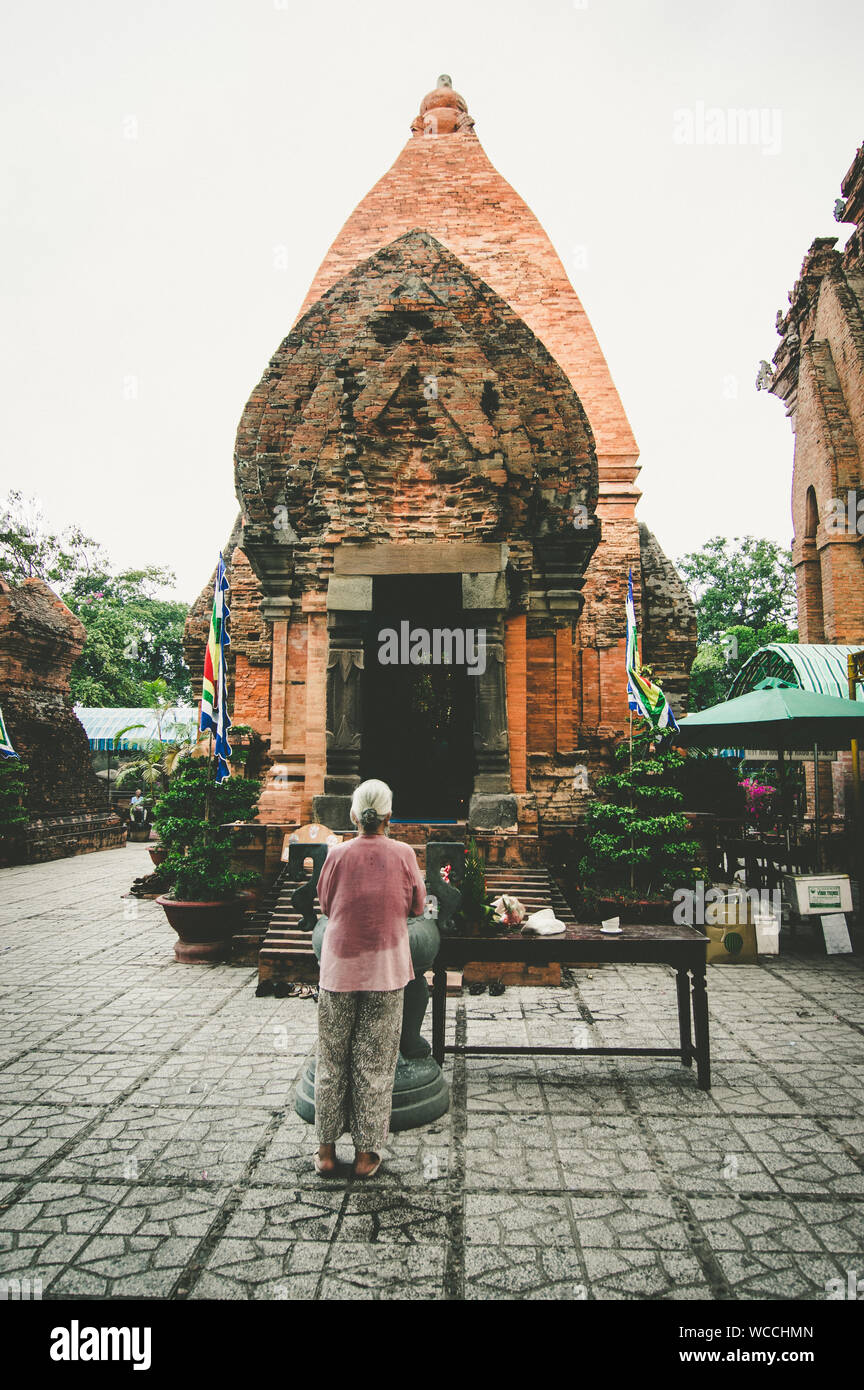 Woman standing in temple architecture hi-res stock photography and ...