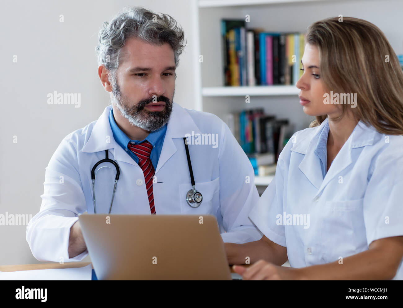 Doctor instruction hi-res stock photography and images - Alamy