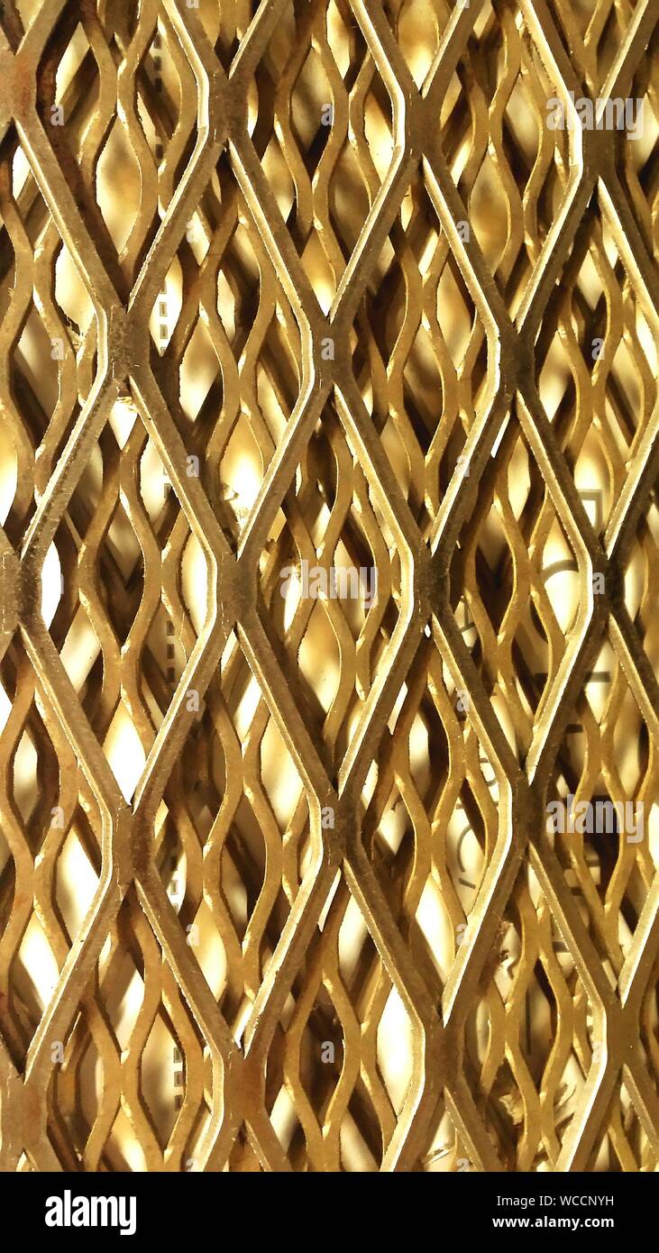 Metal grates hi-res stock photography and images - Alamy