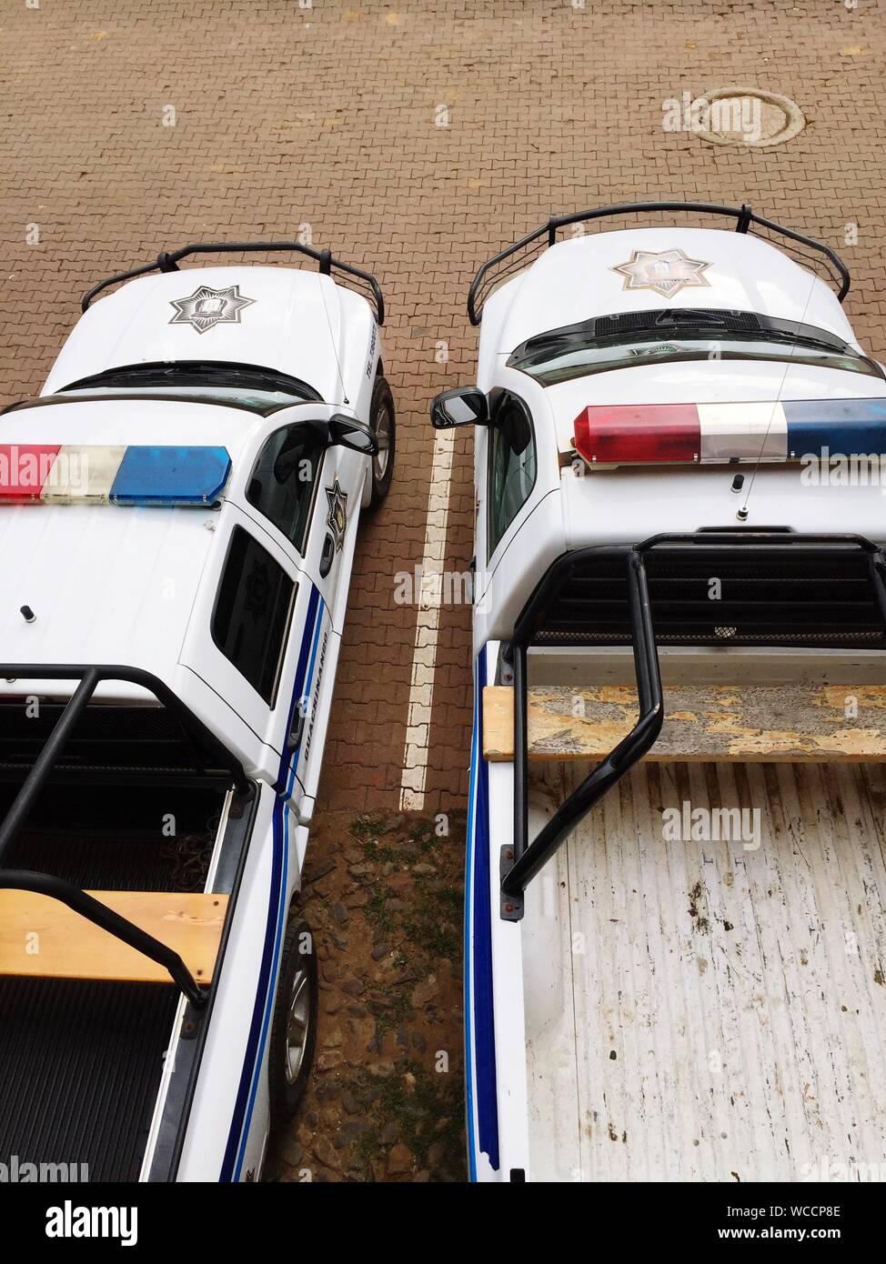 4x4 police vehicle hi-res stock photography and images - Alamy