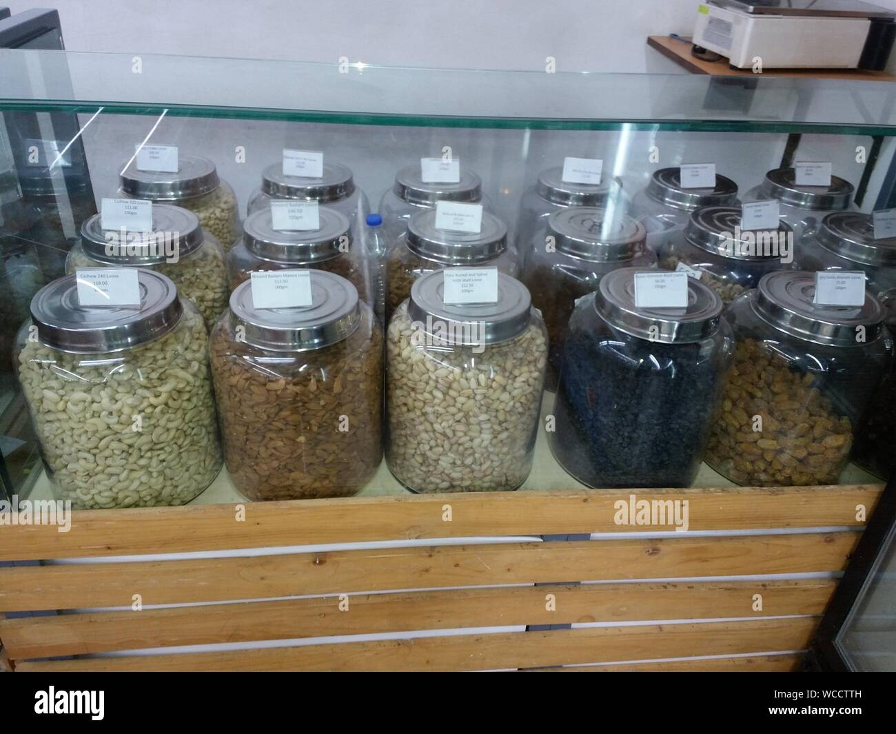 Objects on a shelf hi-res stock photography and images - Alamy