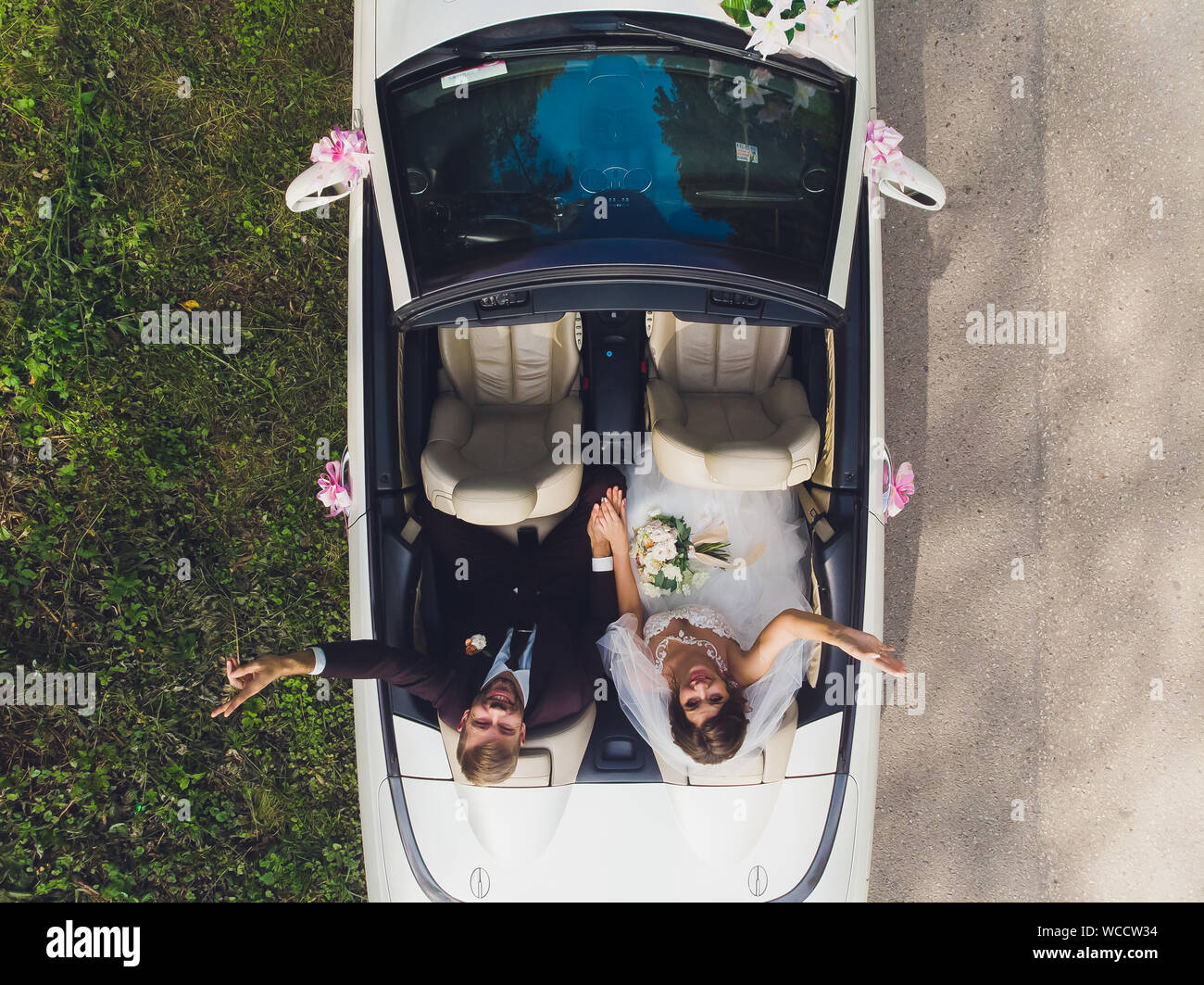Vintage just married car cans hi-res stock photography and images - Alamy