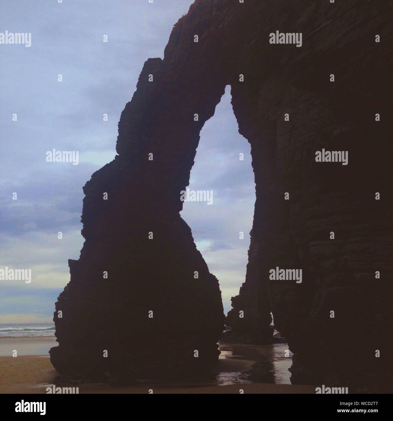 Huge rock on beach hi-res stock photography and images - Alamy