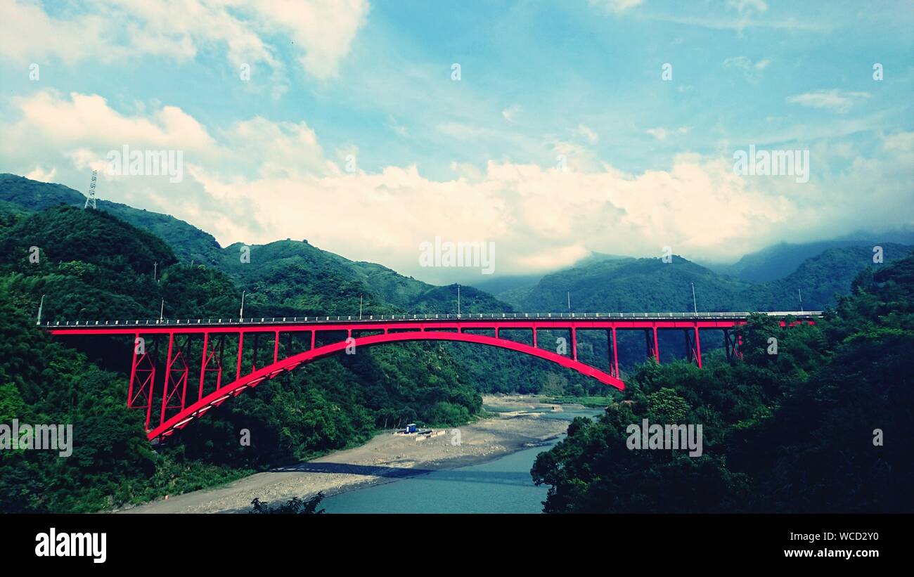 Taroko gorge national park with red bridge hi-res stock photography and ...