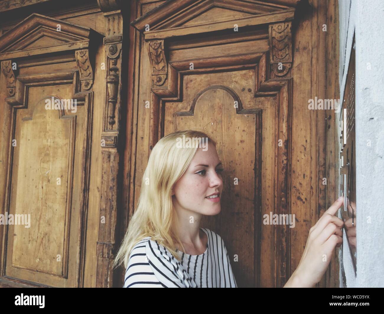 Woman ringing doorbell hi-res stock photography and images - Alamy