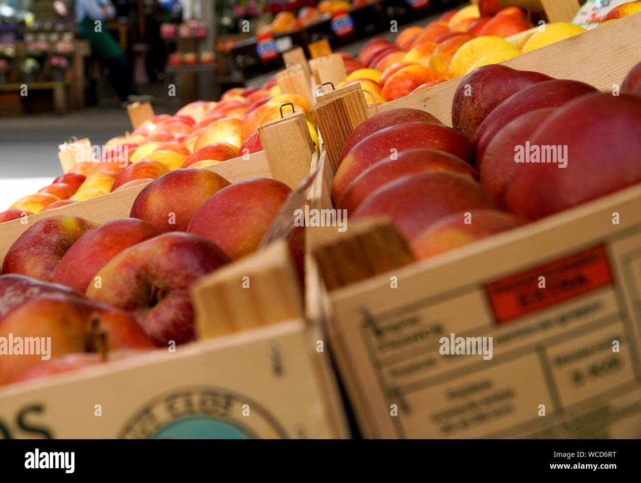 Market fruit crates hi-res stock photography and images - Alamy