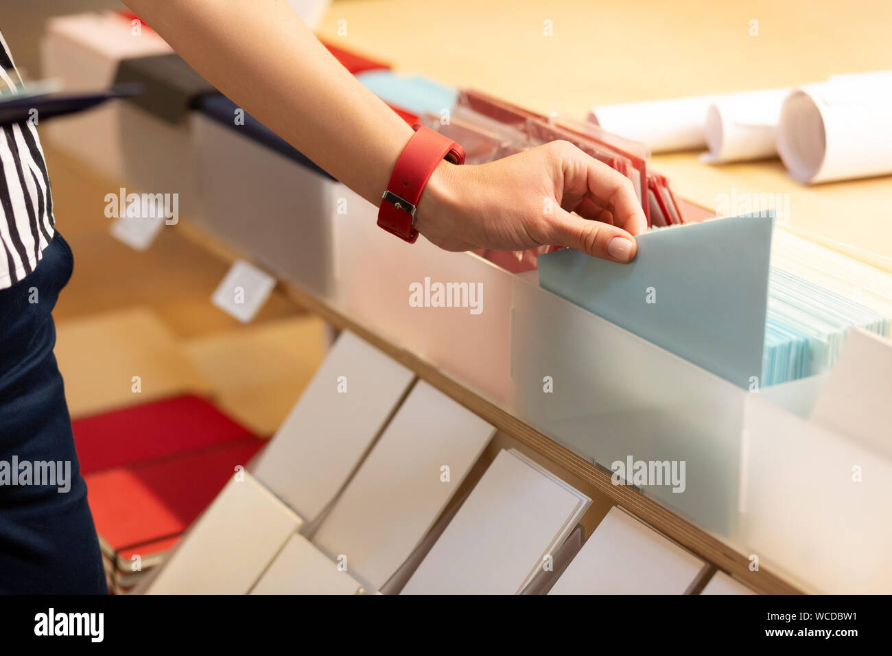 Woman stationery shop hi-res stock photography and images - Alamy