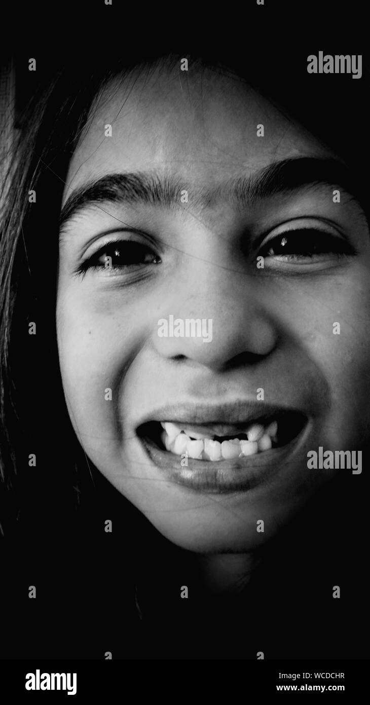 Close up girl smiling teeth hi-res stock photography and images - Alamy