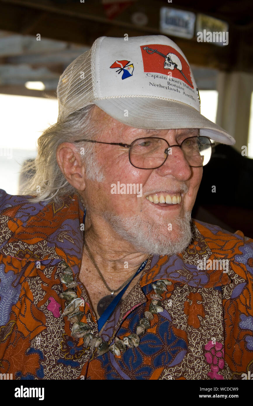 Captain Don, pionier and owner of Captain Don's Habitat, famous Dive ...