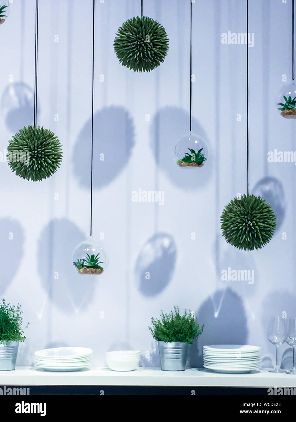 Hanging plates hi-res stock photography and images - Alamy