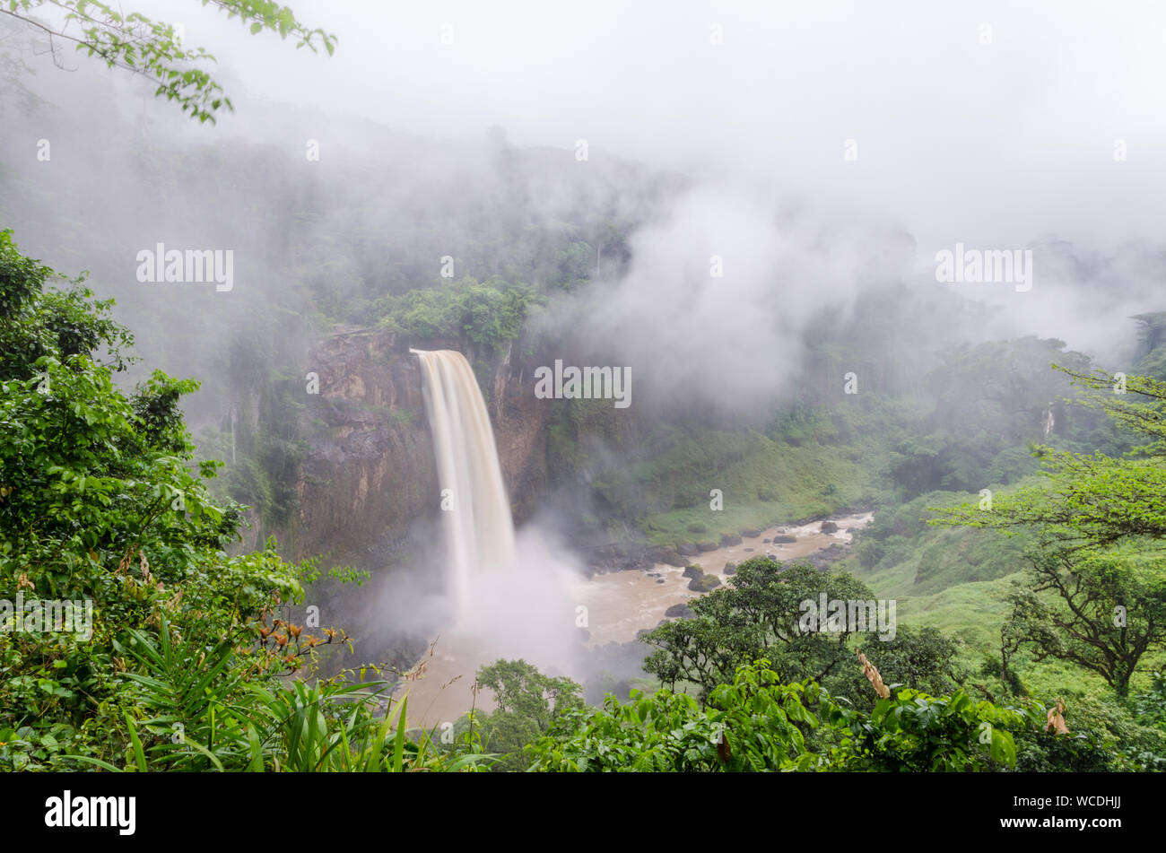 Ekom waterfall hi-res stock photography and images - Alamy
