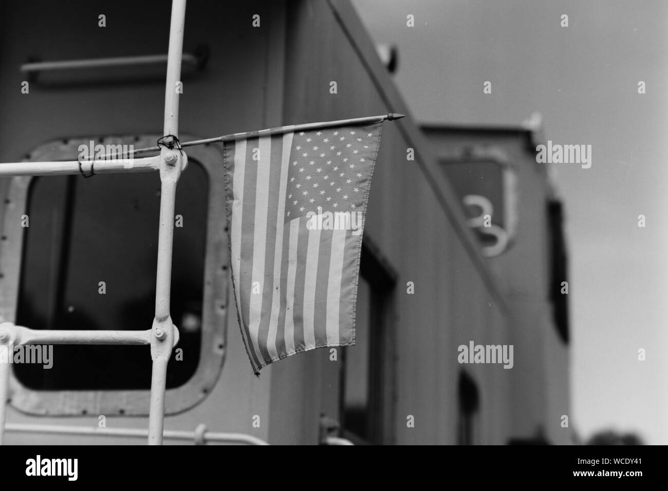 Hanging up american flag hi-res stock photography and images - Alamy