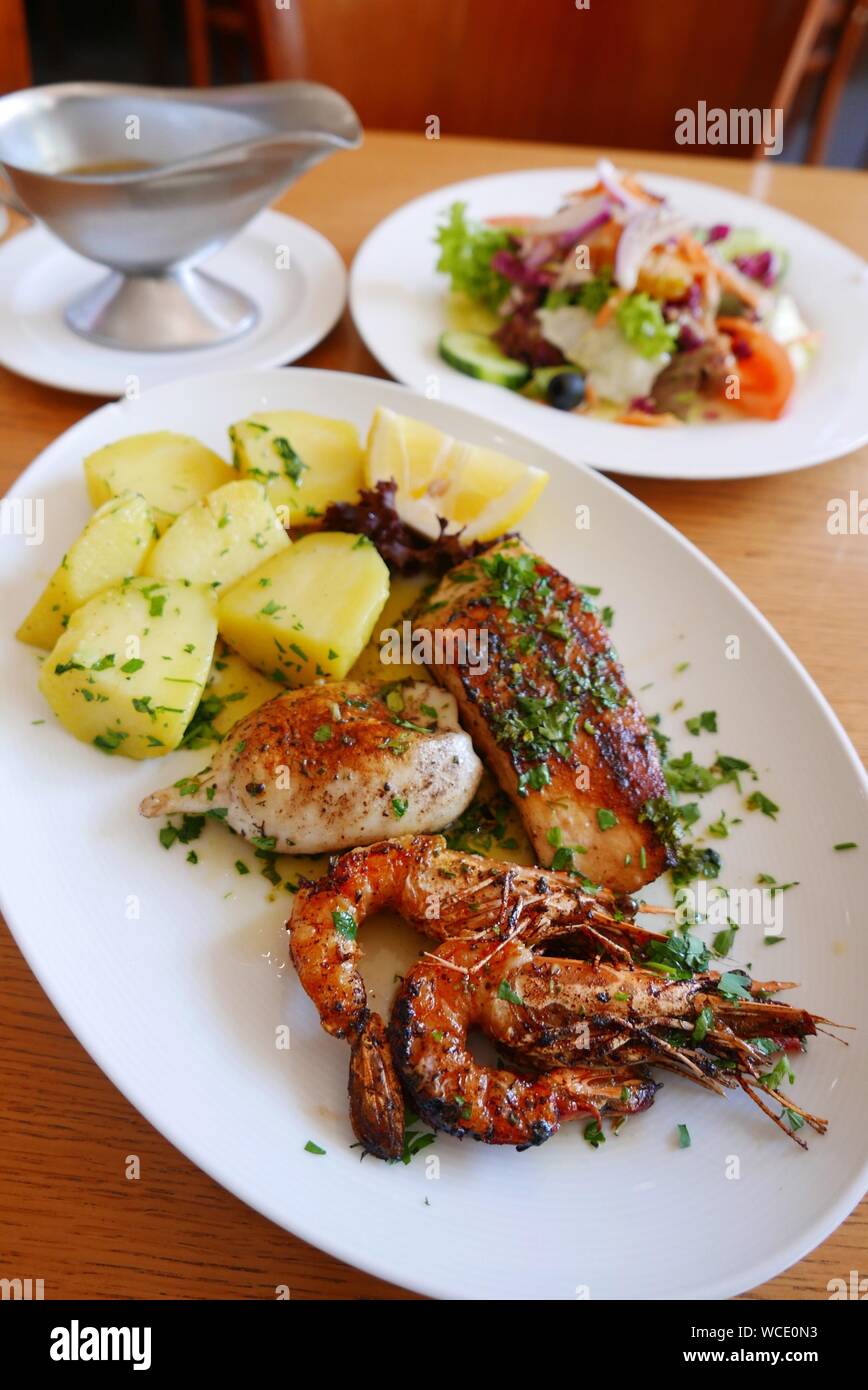 Prepared plates hi-res stock photography and images - Alamy