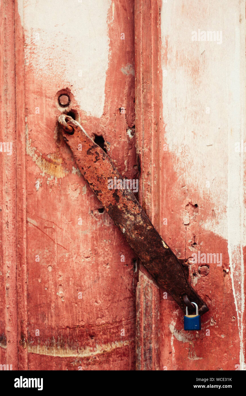 Old metal building exterior hi-res stock photography and images - Alamy