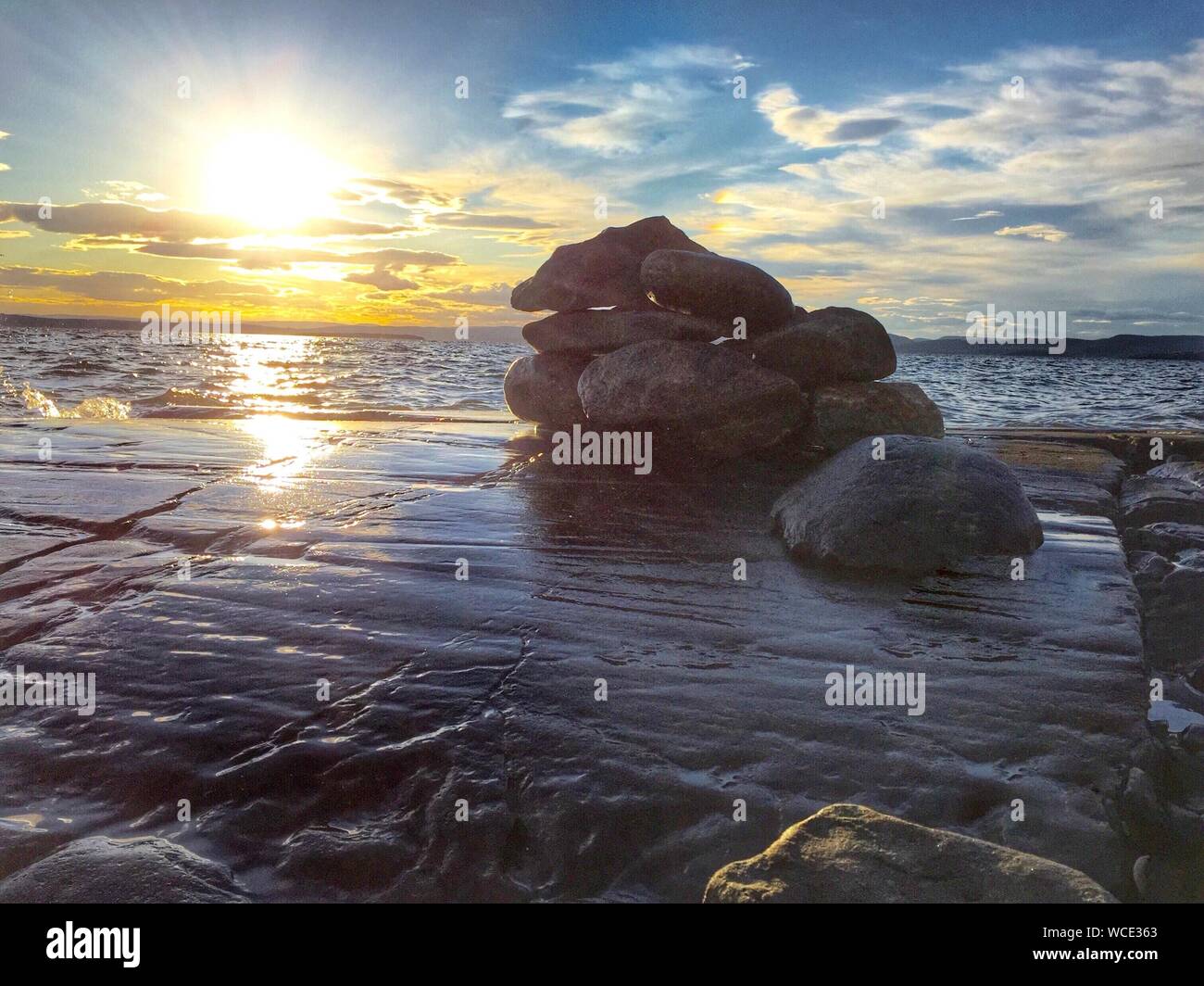 Stacked rocks water hi-res stock photography and images - Alamy