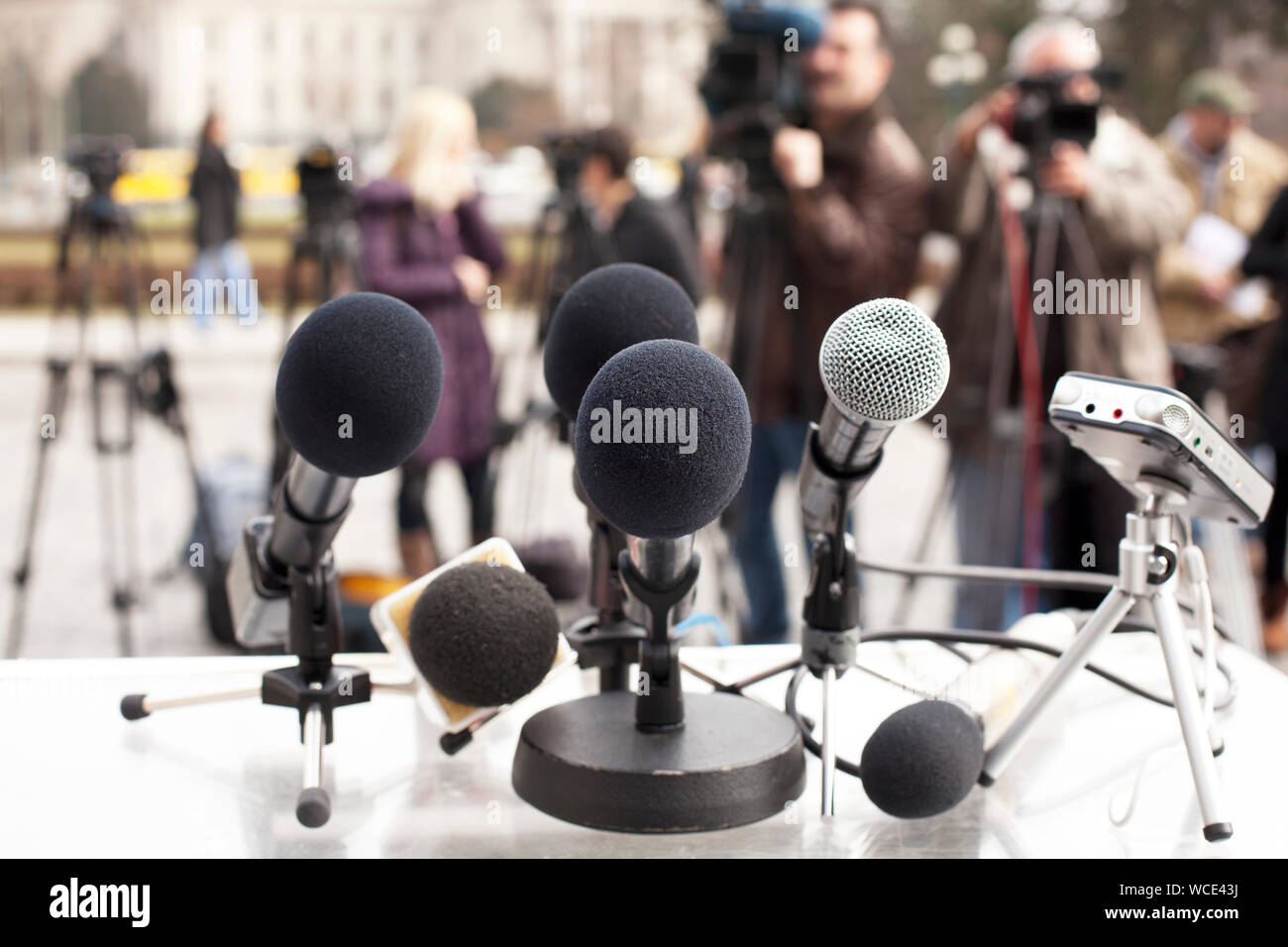 Microphones press hi-res stock photography and images - Alamy