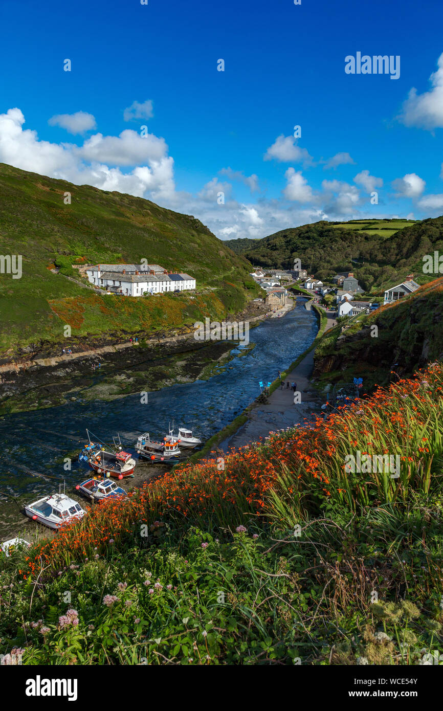 The cornish village of boscastle hi-res stock photography and images ...