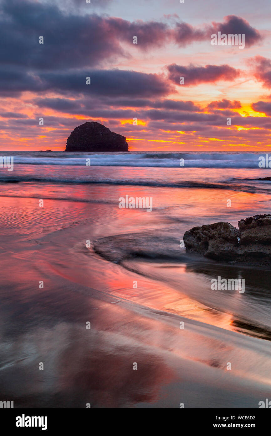 Trebarwith Strand; near Tintagel; Sunset; Cornwall; UK Stock Photo - Alamy