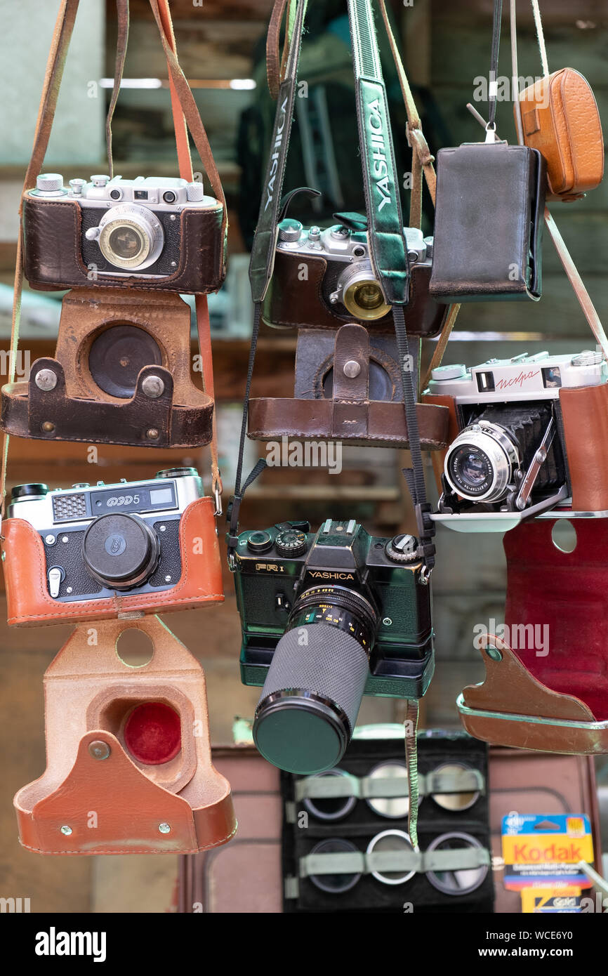 Old cameras hi-res stock photography and images - Alamy