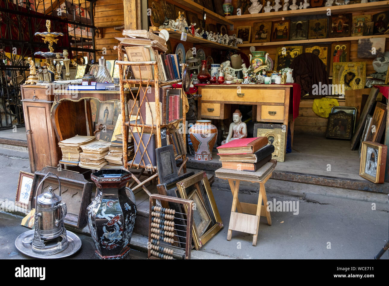 MOSCOW, RUSSIA - AUGUST 3, 2019: The wooden stalls of Izmailovsky ...