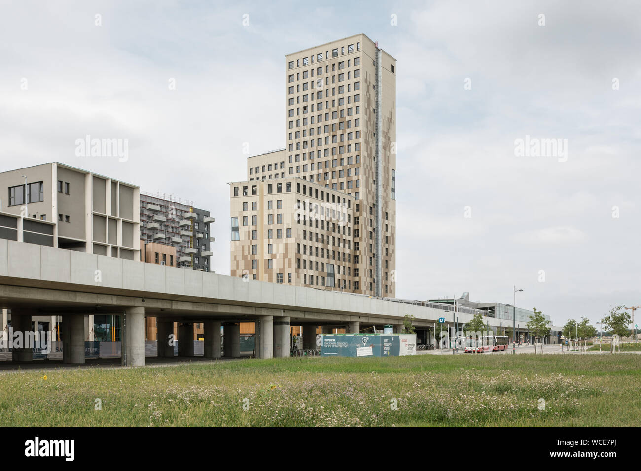 75 floors hi-res stock photography and images - Alamy