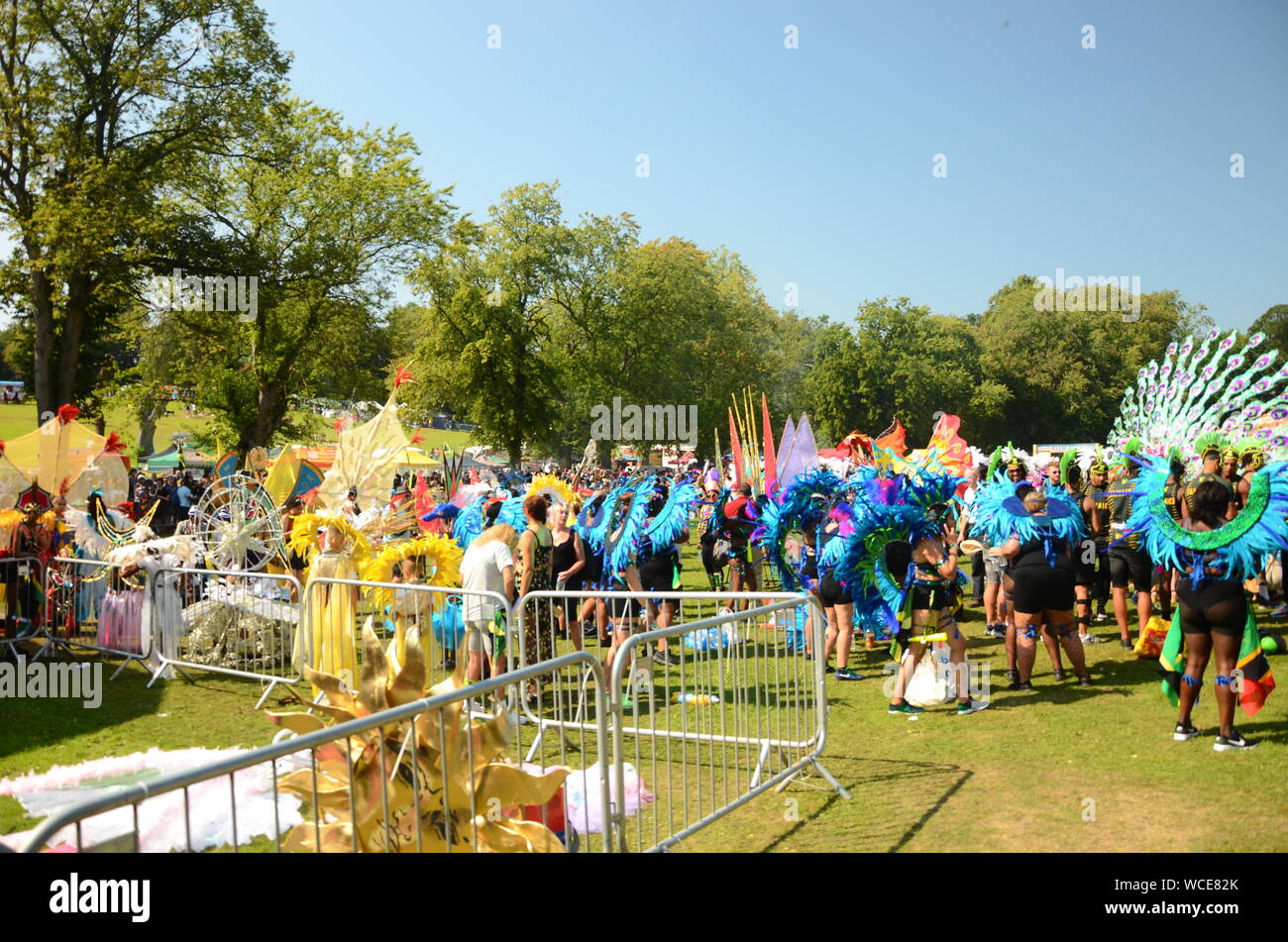 Dancing caribbean costumes hi-res stock photography and images - Alamy