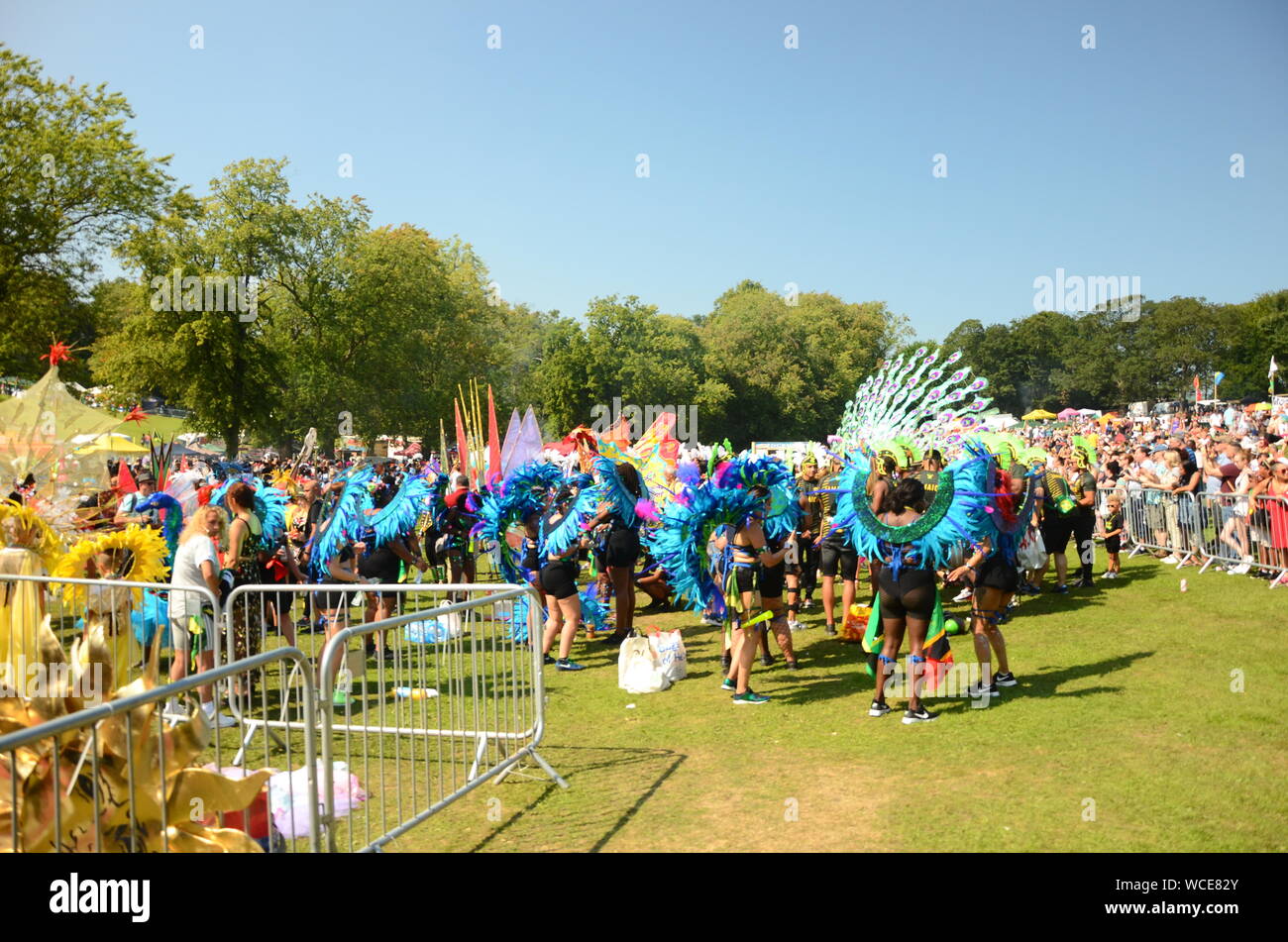 Dancing caribbean costumes hi-res stock photography and images - Alamy
