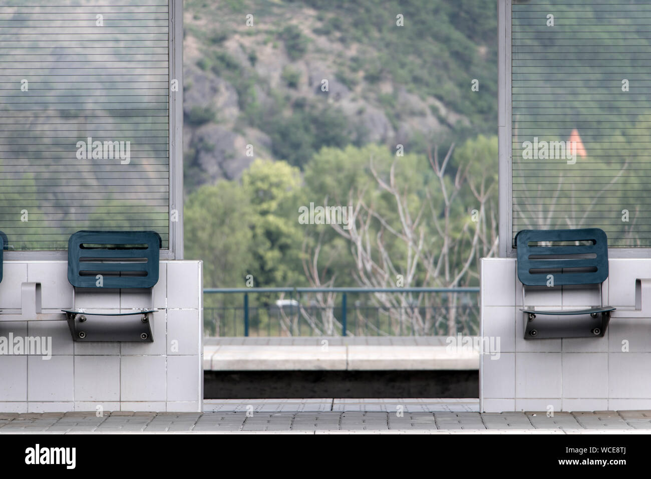 A empty platform with seats on railway station Stock Photo - Alamy