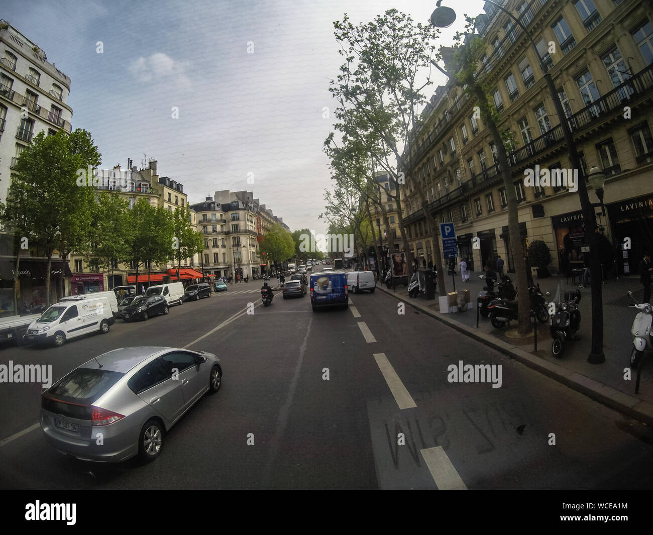 Traffic on the streets of Paris Stock Photo - Alamy