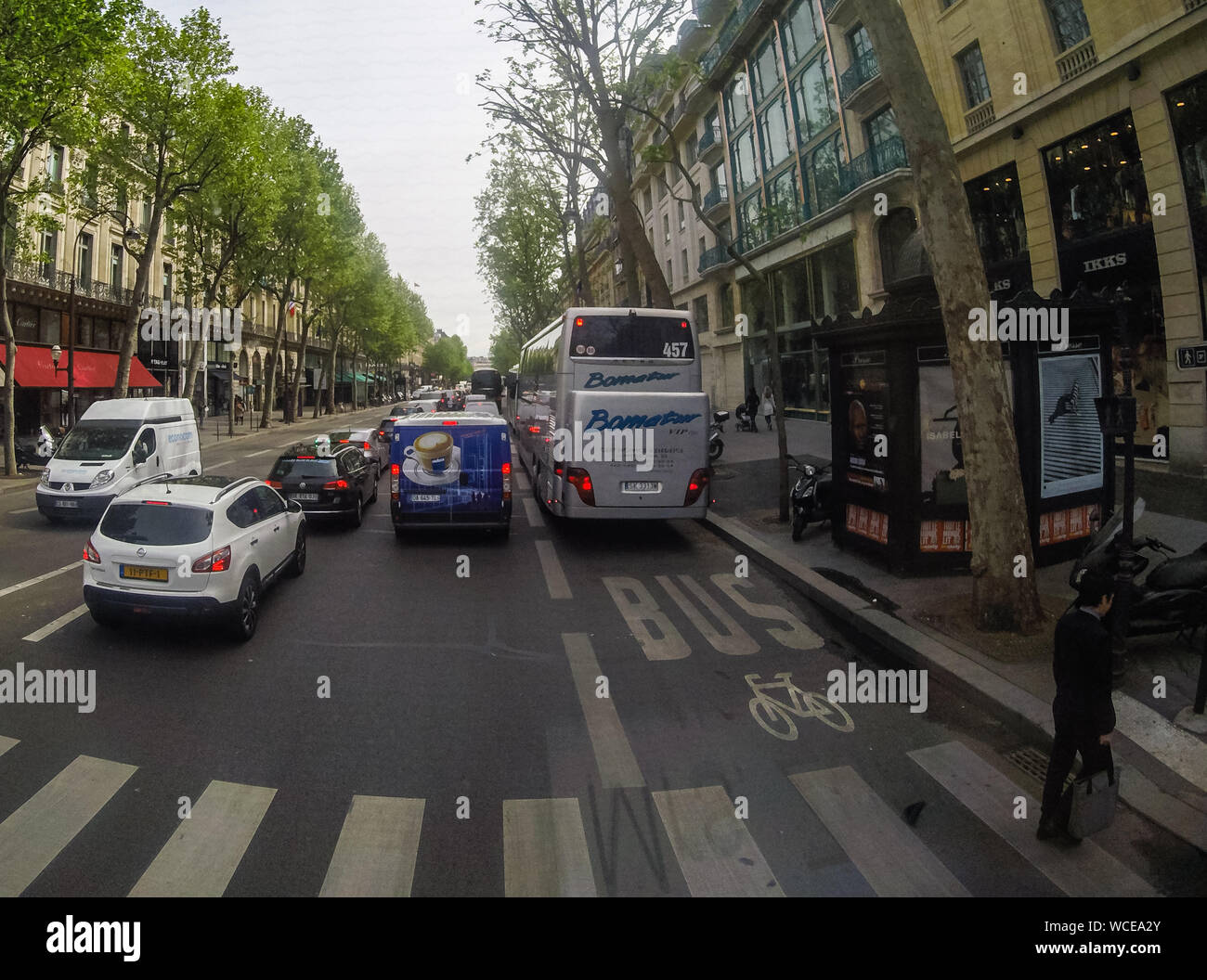 Traffic on the streets of Paris Stock Photo - Alamy