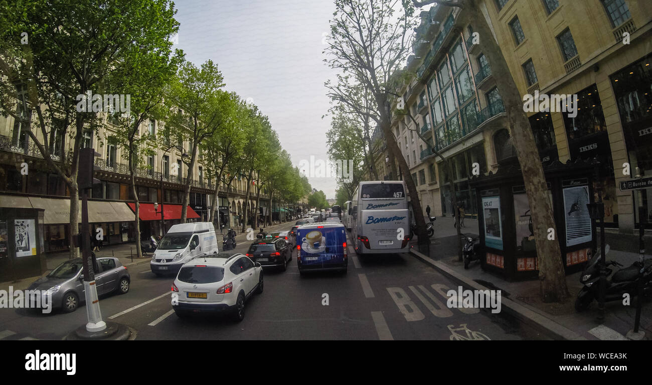 Traffic on the streets of Paris Stock Photo - Alamy
