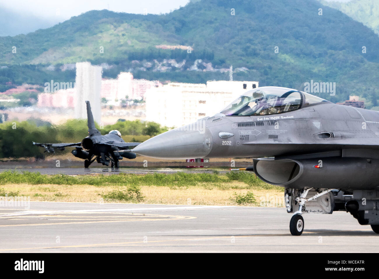 F-16 Fighting Falcons from 138th Fighter Wing taxi down the flight line ...
