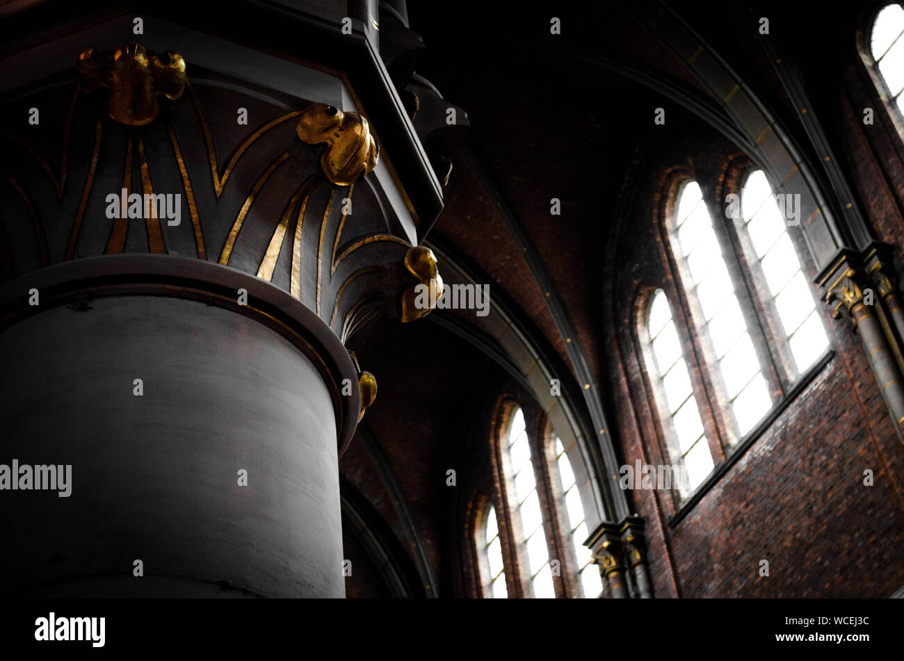 Column window hi-res stock photography and images - Alamy