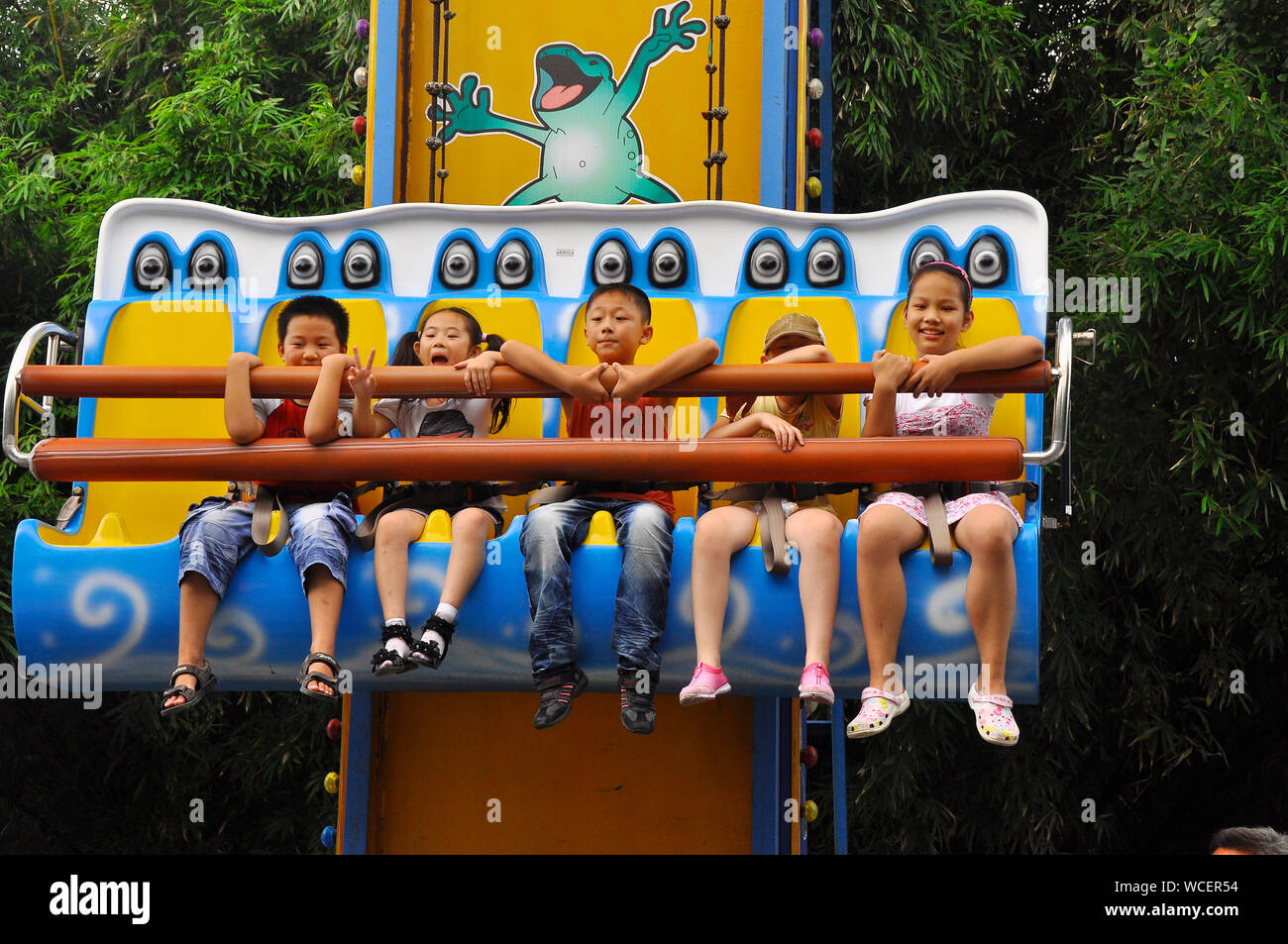 Fairground thrill hi-res stock photography and images - Alamy