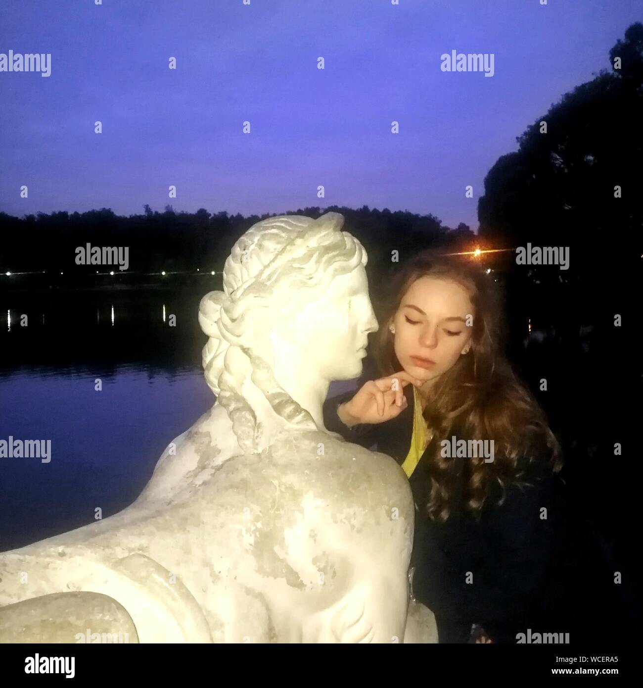 Leaning statue hi-res stock photography and images - Alamy