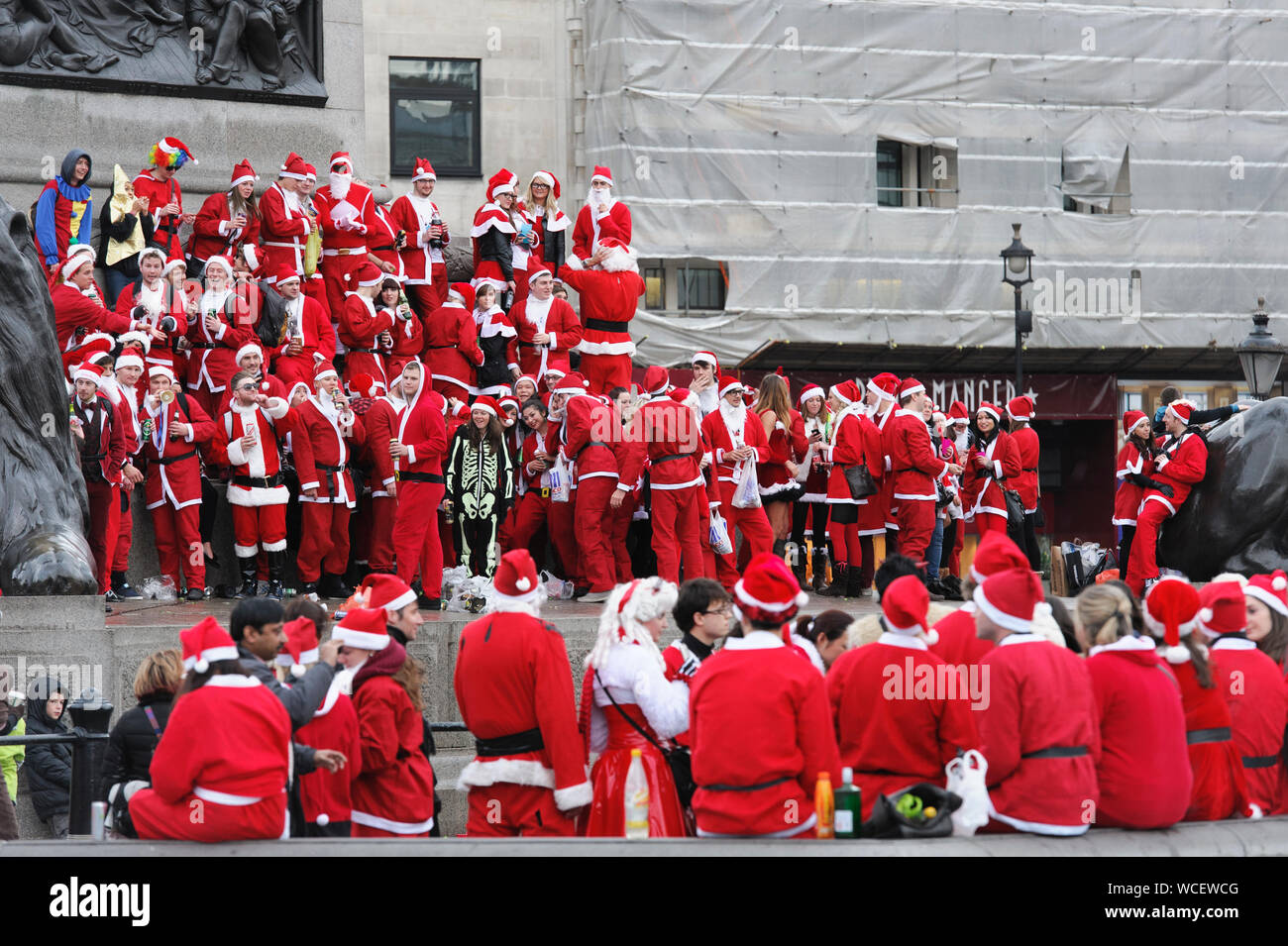 Hundreds of Santas flood Trafalgar Square for the annual, global ...