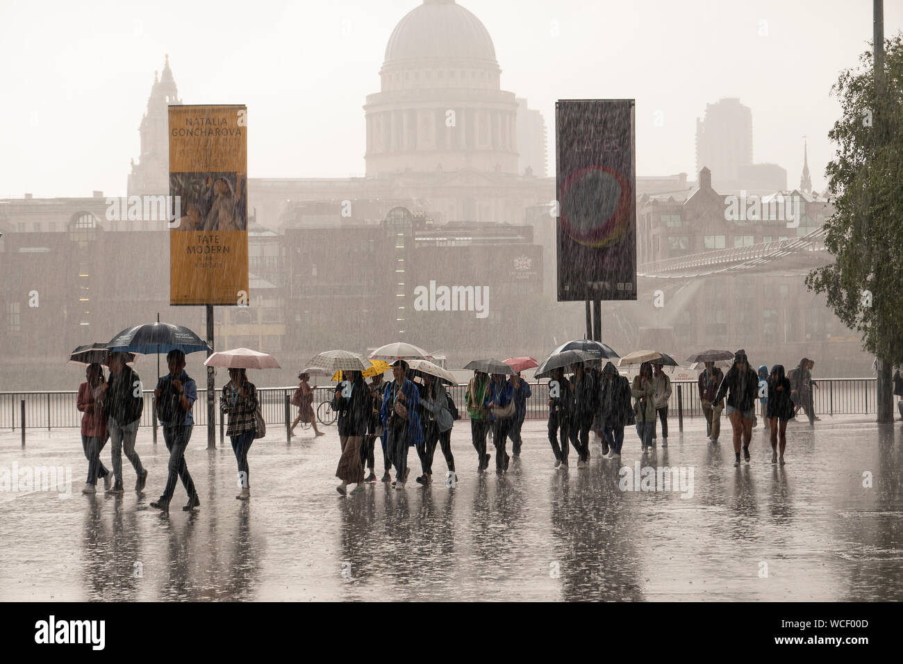 English weather hi-res stock photography and images - Alamy