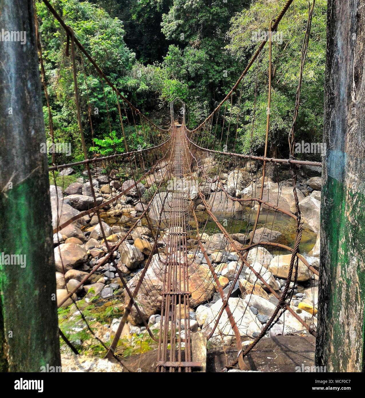 Rope bridge over rocks hi-res stock photography and images - Alamy
