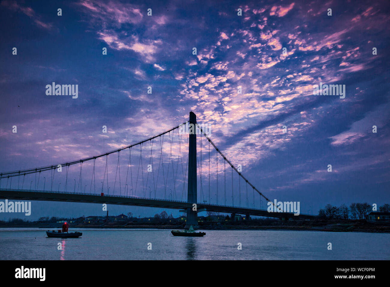 Yangtze river bridge architecture hi-res stock photography and images ...