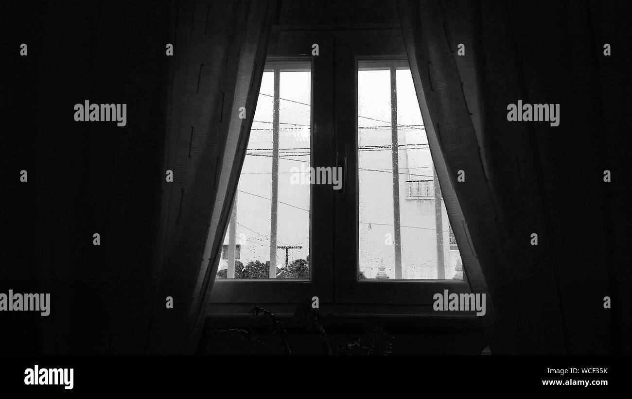 Dark glass building hi-res stock photography and images - Alamy