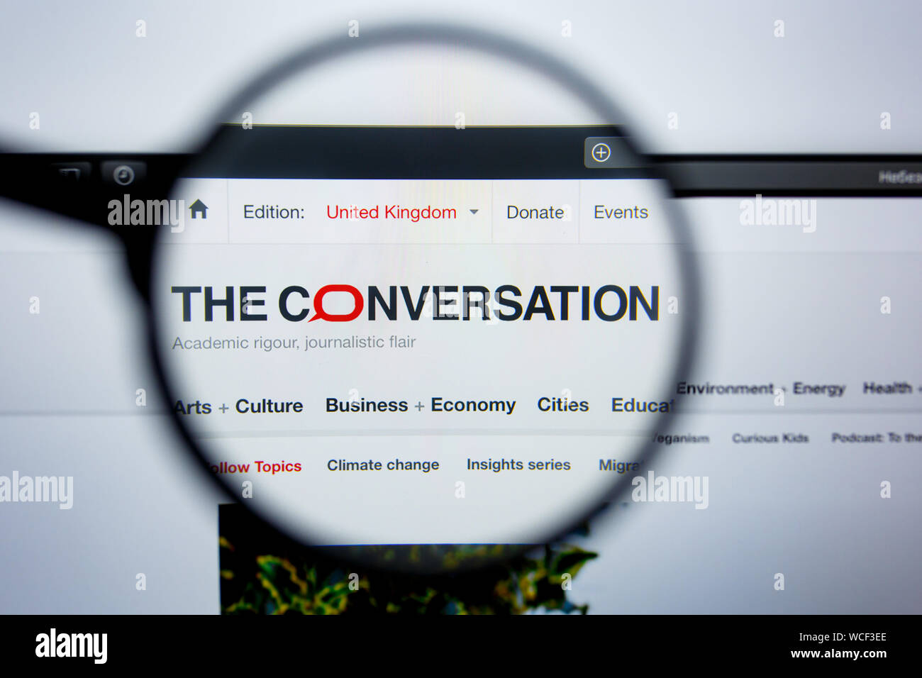 Theconversation hi-res stock photography and images - Alamy