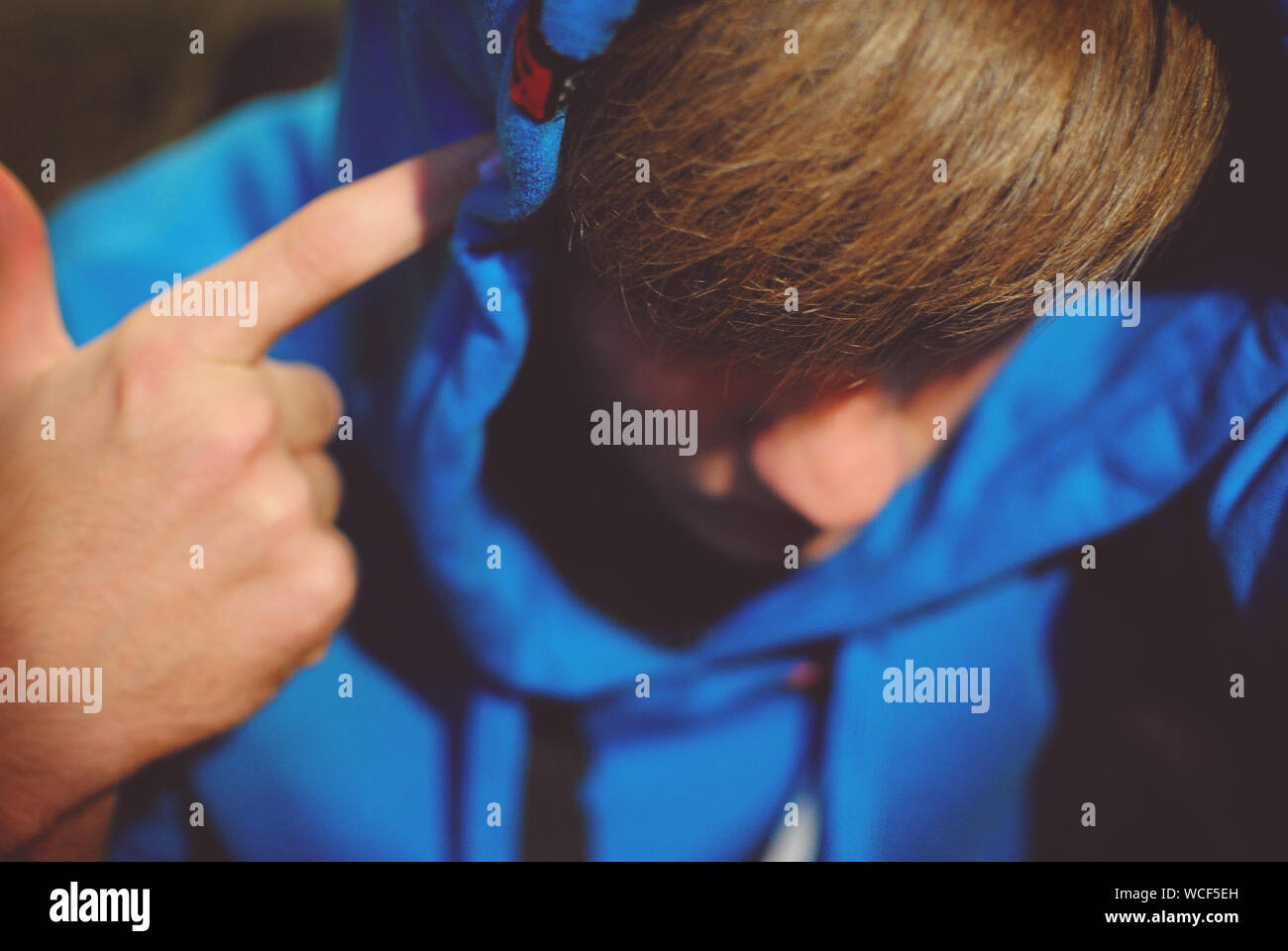 Pointing at head hi-res stock photography and images - Alamy
